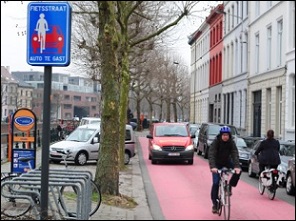 FIETSER FIETSPAD OVERSTEEKPLAATS - RIJBEWIJS AM - Gratis Rijbewijs Online